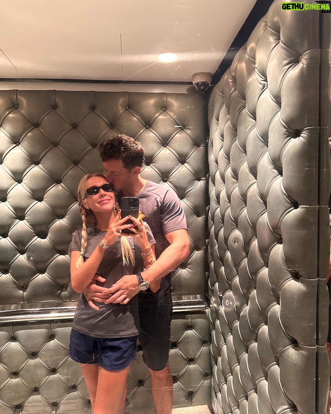 Alexandra Cooper Instagram – HAPPY NEW YEAR anatha one here we go ...