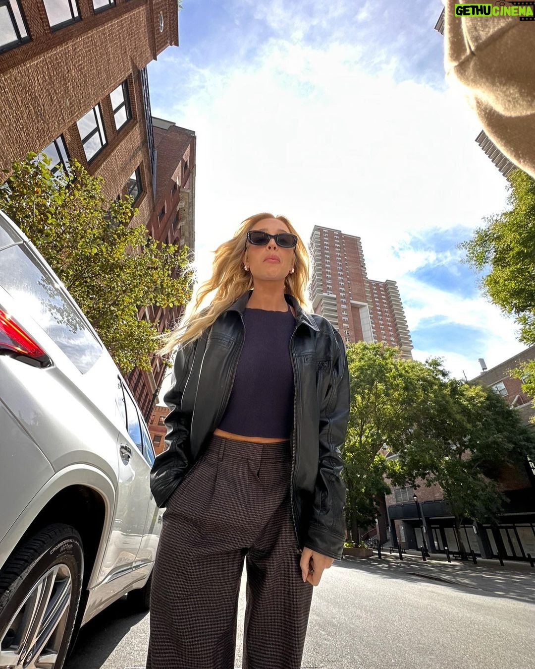 Alexandra Cooper Instagram – A big dump if I’ve ever seen one | Gethu ...