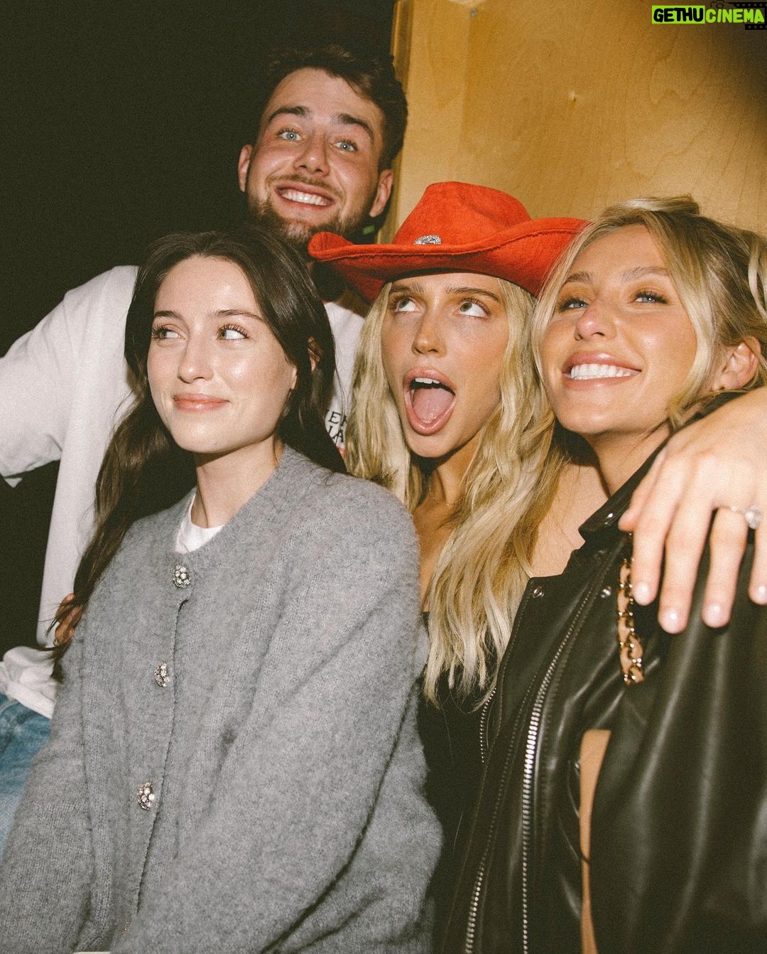 Alexandra Cooper Instagram – You can definitely sit with us🫶 Austin ...