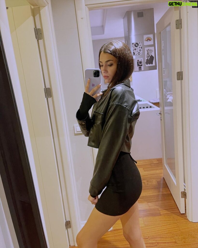 Actress Aleyna Solaker HD Instagram Photos and Wallpapers November 2021 ...