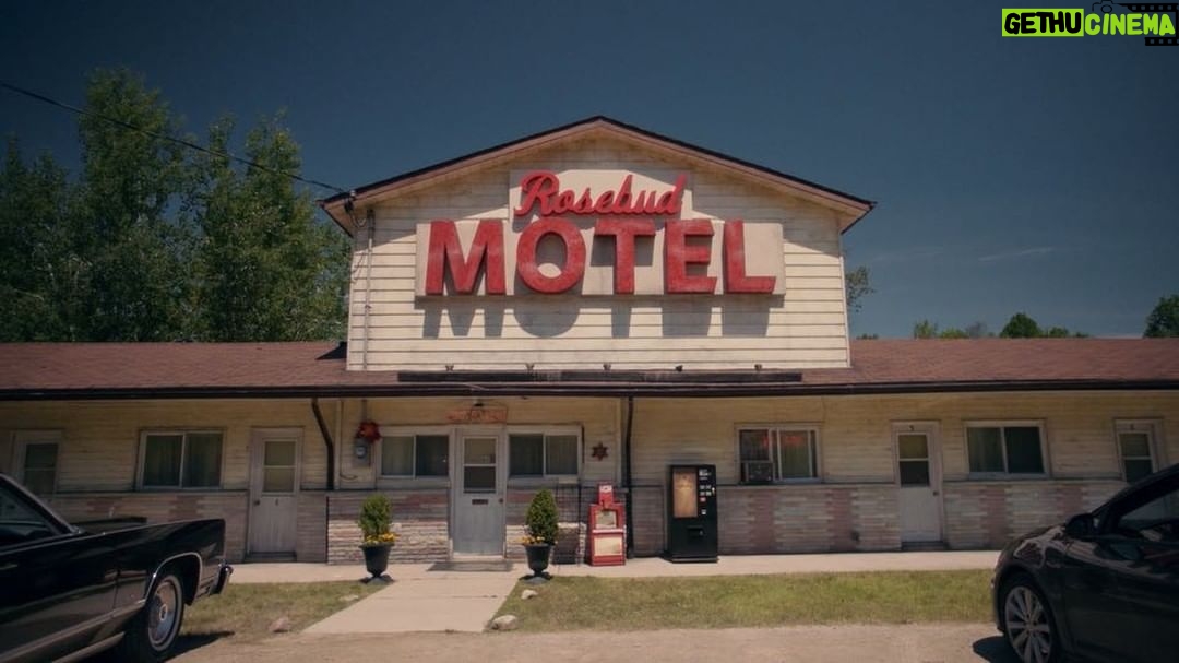 Annie Murphy Instagram – Season 5 is back in da house in Januaryyyyy ...