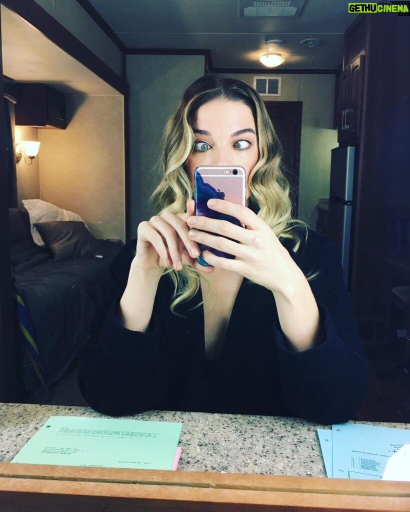 Actress Annie Murphy HD Instagram Photos and Wallpapers May 2016 ...
