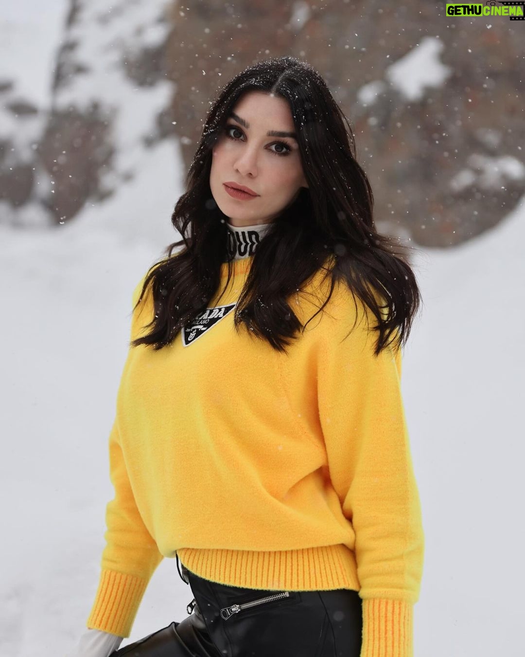 Burcu Kiratli Instagram – 🎿 ️⛄️💛 ( son 3 fotoğraf ruh halim 😜 ) | Gethu ...