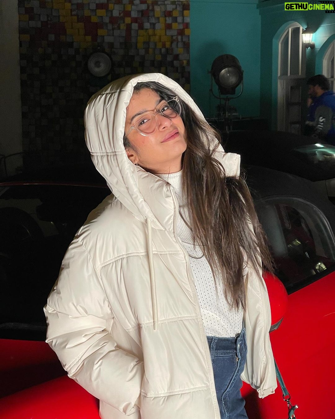 Actress Divya Sharma HD Instagram Photos and Wallpapers January 2024 ...