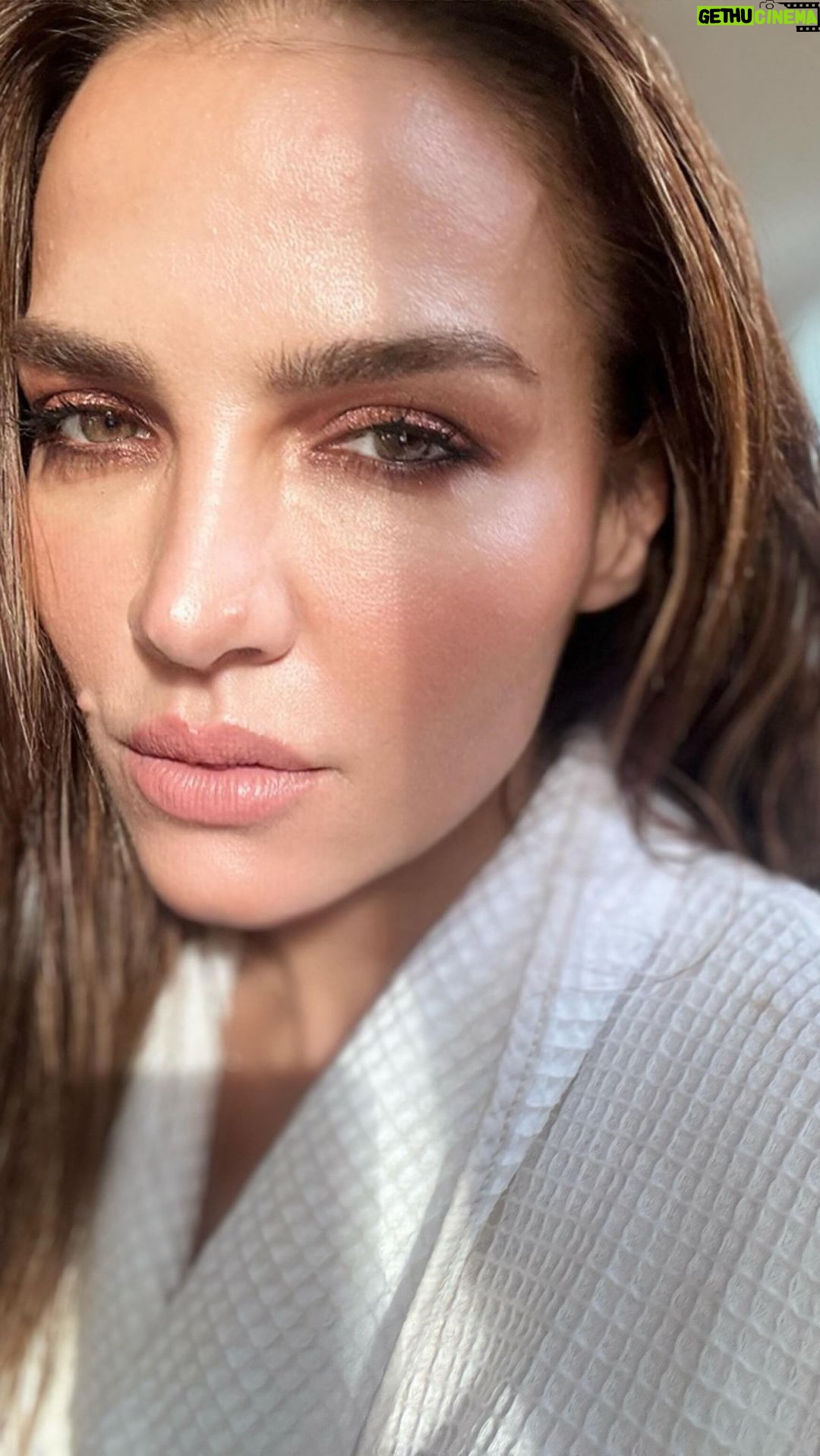 Actress Ebru Akel HD Instagram Photos and Wallpapers January 2024 | Gethu Cinema