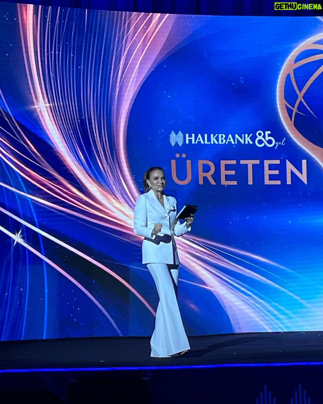 Actress Ebru Akel HD Instagram Photos and Wallpapers March 2024 | Gethu ...