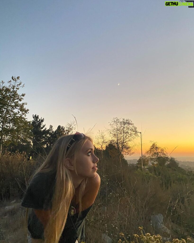 Actress Emily Skinner HD Instagram Photos and Wallpapers October 2020 ...