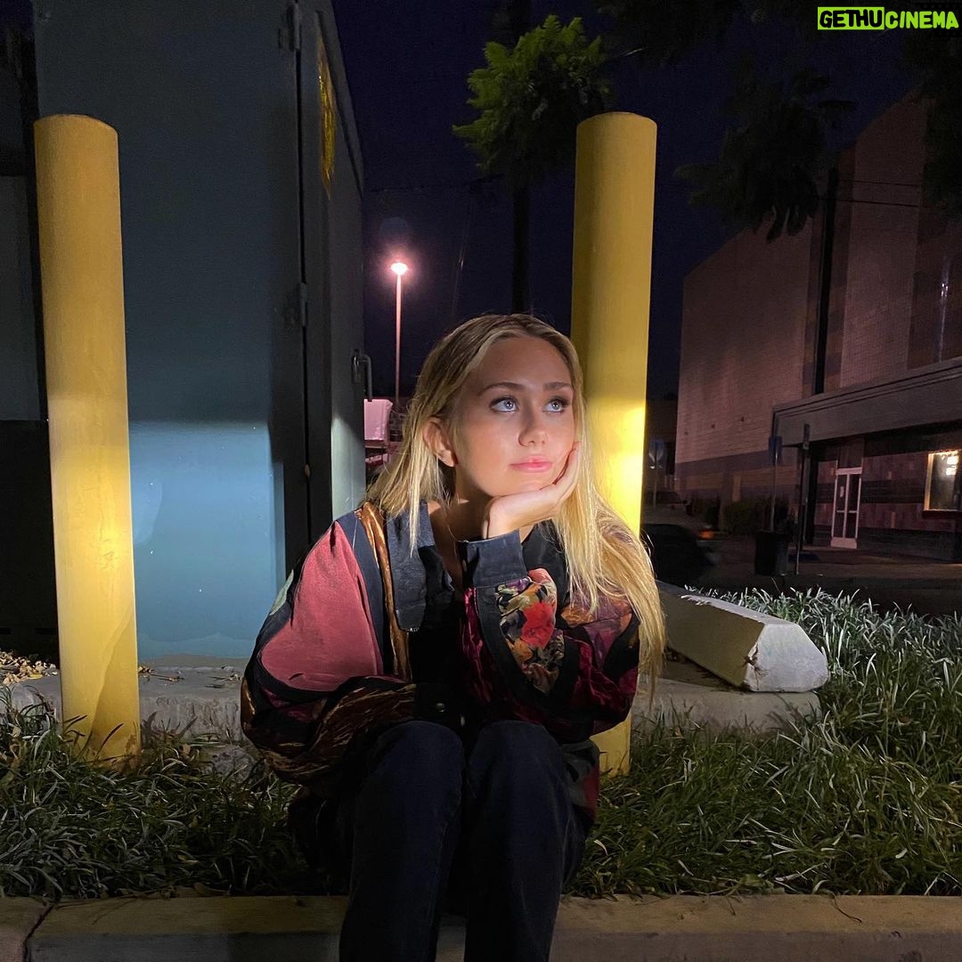 Emily Skinner Instagram – Goodnight moon | Gethu Cinema