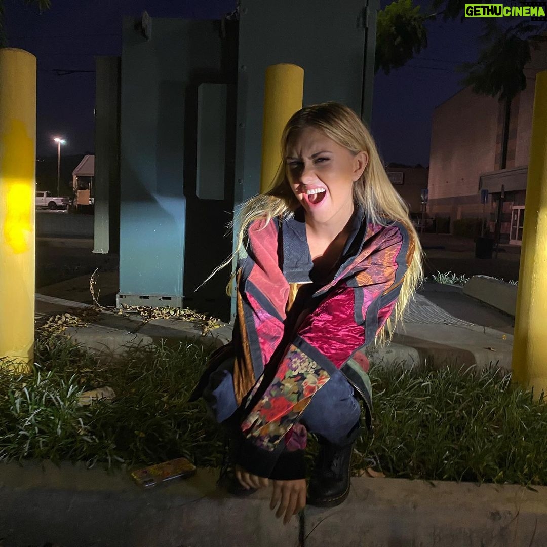 Emily Skinner Instagram – Goodnight moon | Gethu Cinema