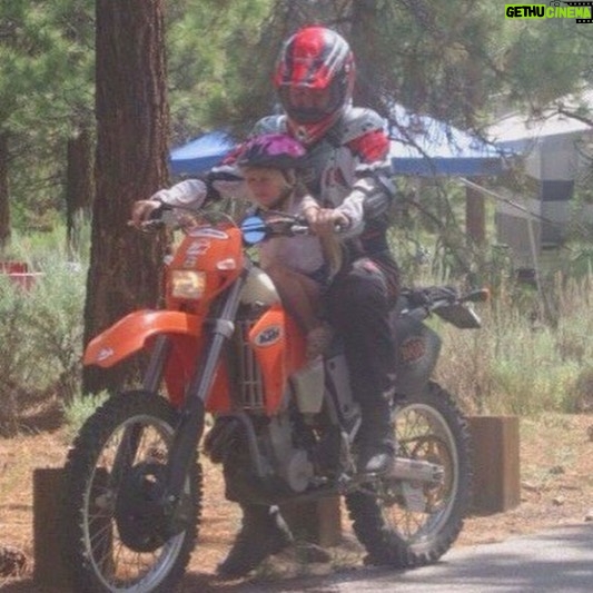 Emily Skinner Instagram – Happy father’s day to the ultimate aloha man☯ ...