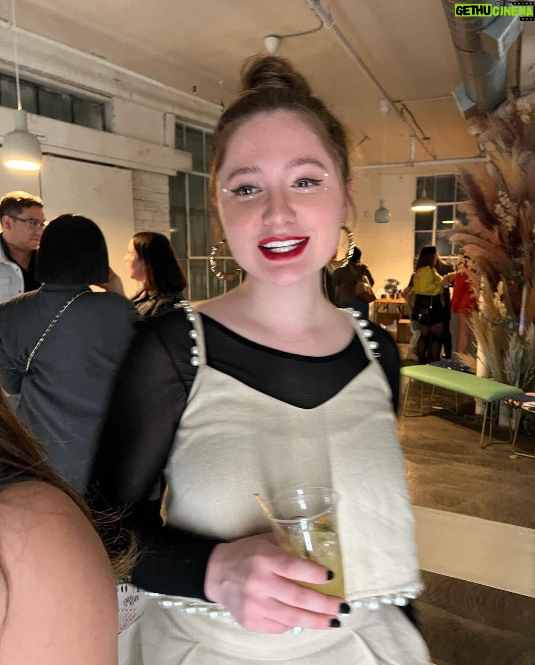 Emma Kenney Instagram – My life in vibrant color | Gethu Cinema