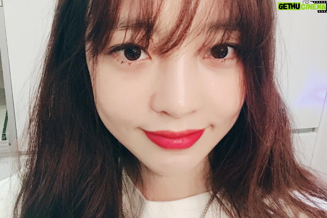 Goo Ha-ra Instagram – 점점 말을 아끼게 된다. 굳이 무언가를 시작하기에 앞서 포부를 밝히는일도 조심스럽다 ...