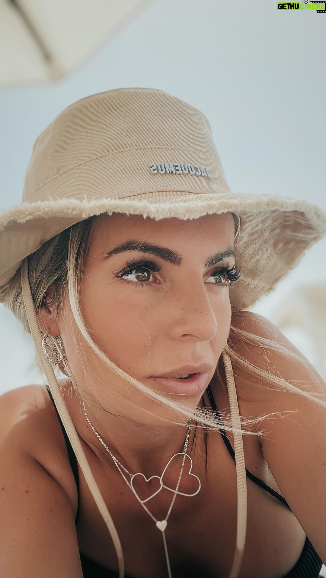 Hillary Vanderosieren Instagram – C’est partiiiii pour un week end de ...