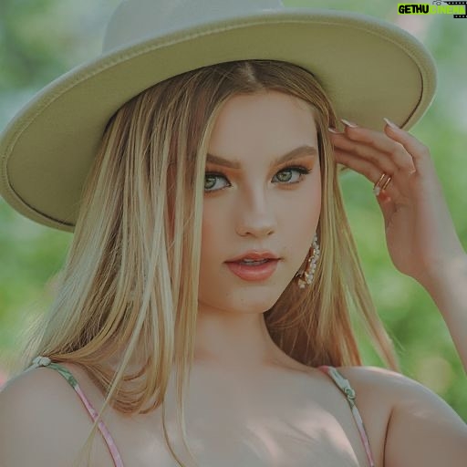 Isabella Tena Instagram – I love the drama of a hat… 📸: by @nyusage ...