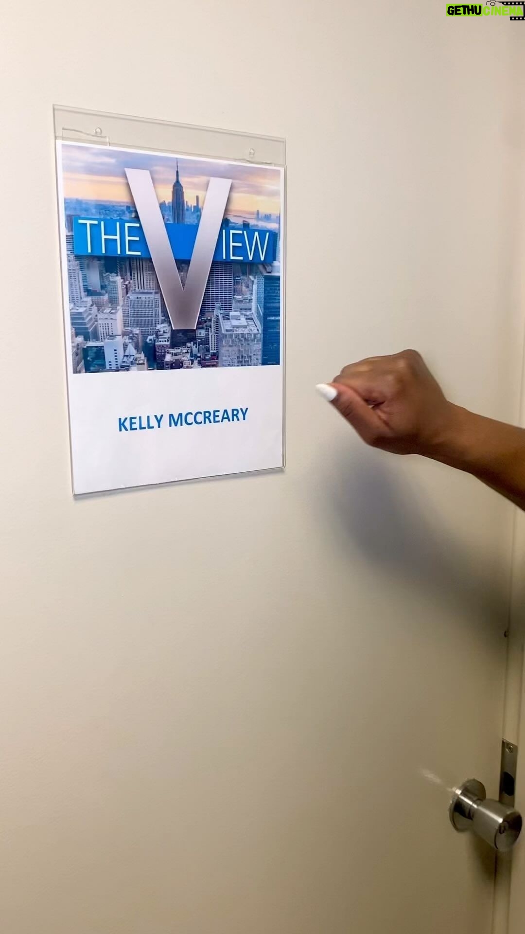 Actress Kelly McCreary HD Instagram Photos and Wallpapers June 2023 ...