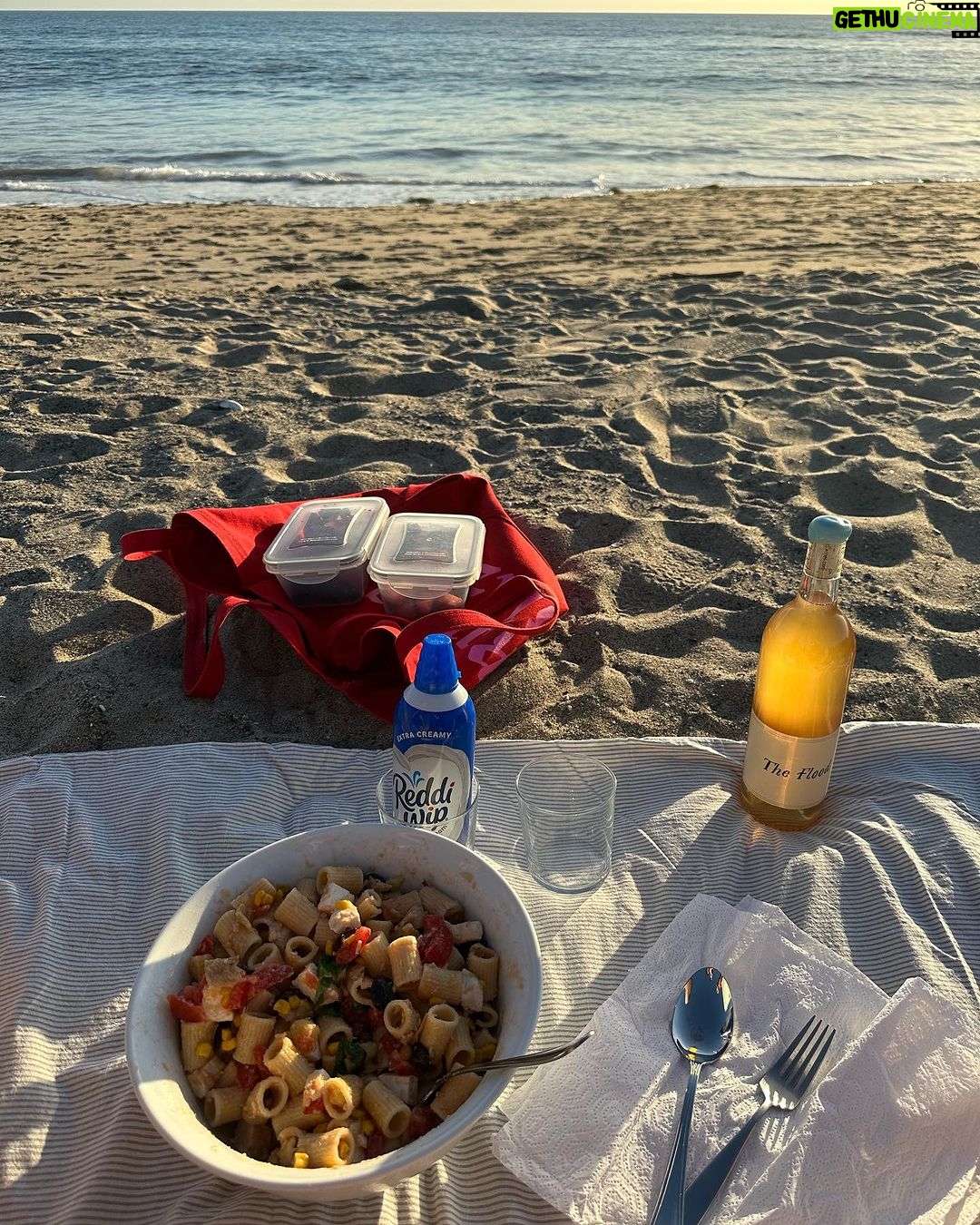 Laufey Instagram – california for a second Los Angeles, California ...