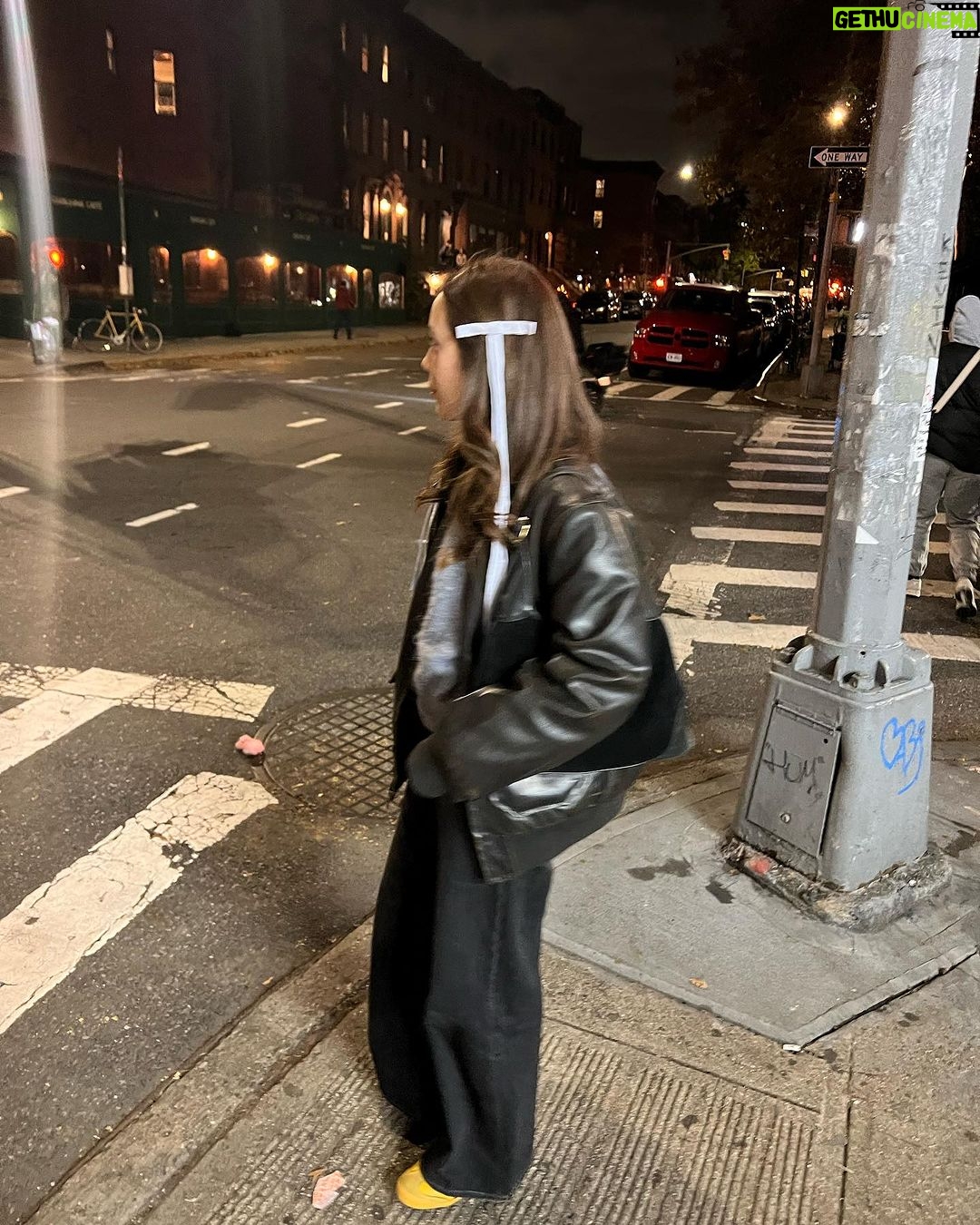 Laufey Instagram – gorls night out 🎀 playing nyc tomorrow and thursday ...