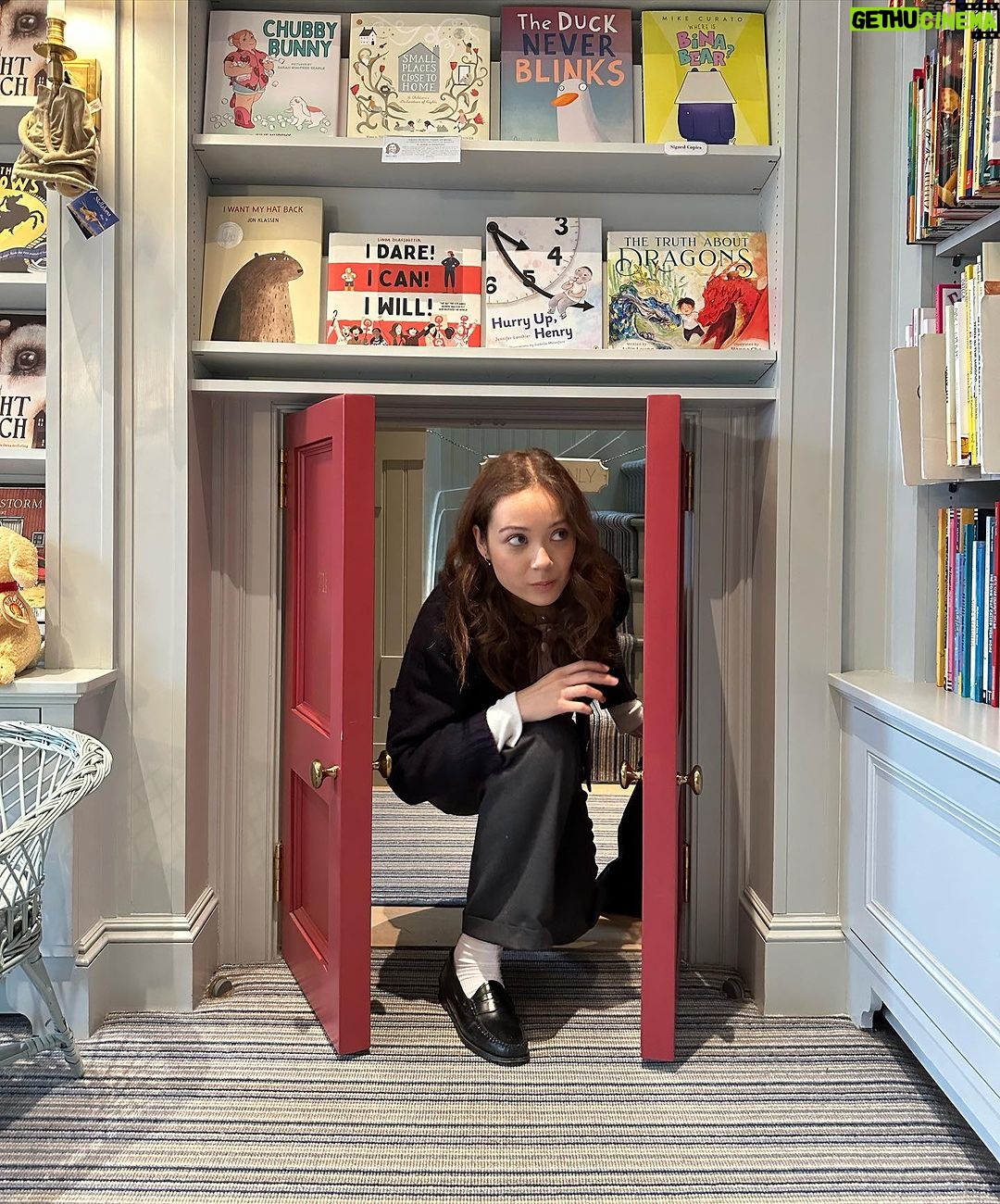 Laufey Instagram – Extra bewitching show in Boston 🪄🖤 Boston ...