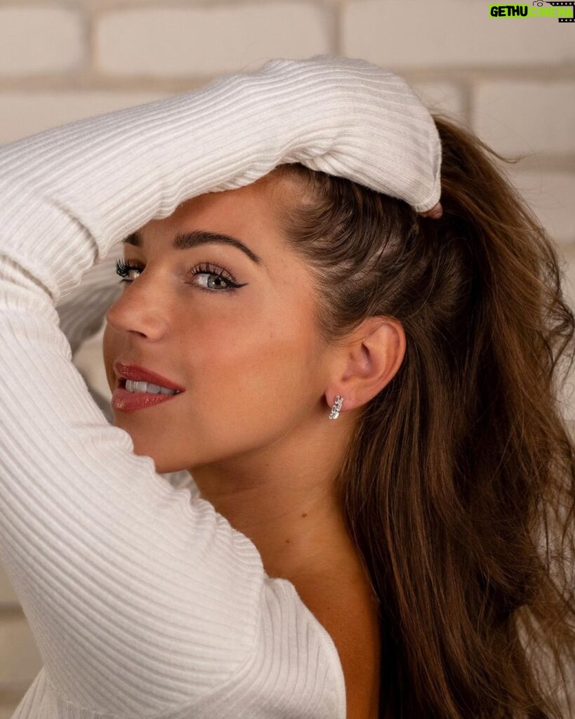 Actress Maddy Burciaga HD Instagram Photos and Wallpapers December 2023 ...