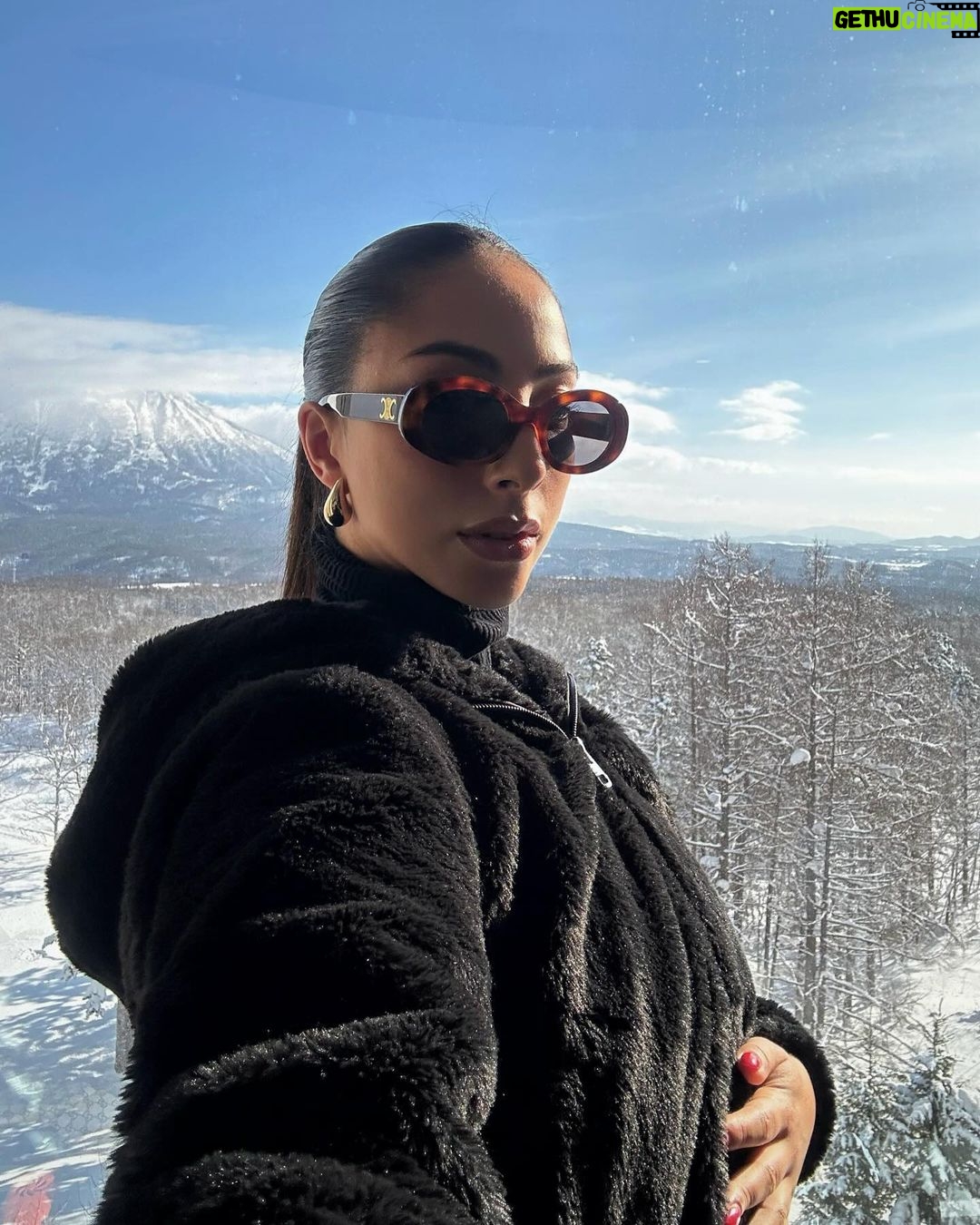 María Chacón Instagram – 🌨️ Niseko, Japan | Gethu Cinema