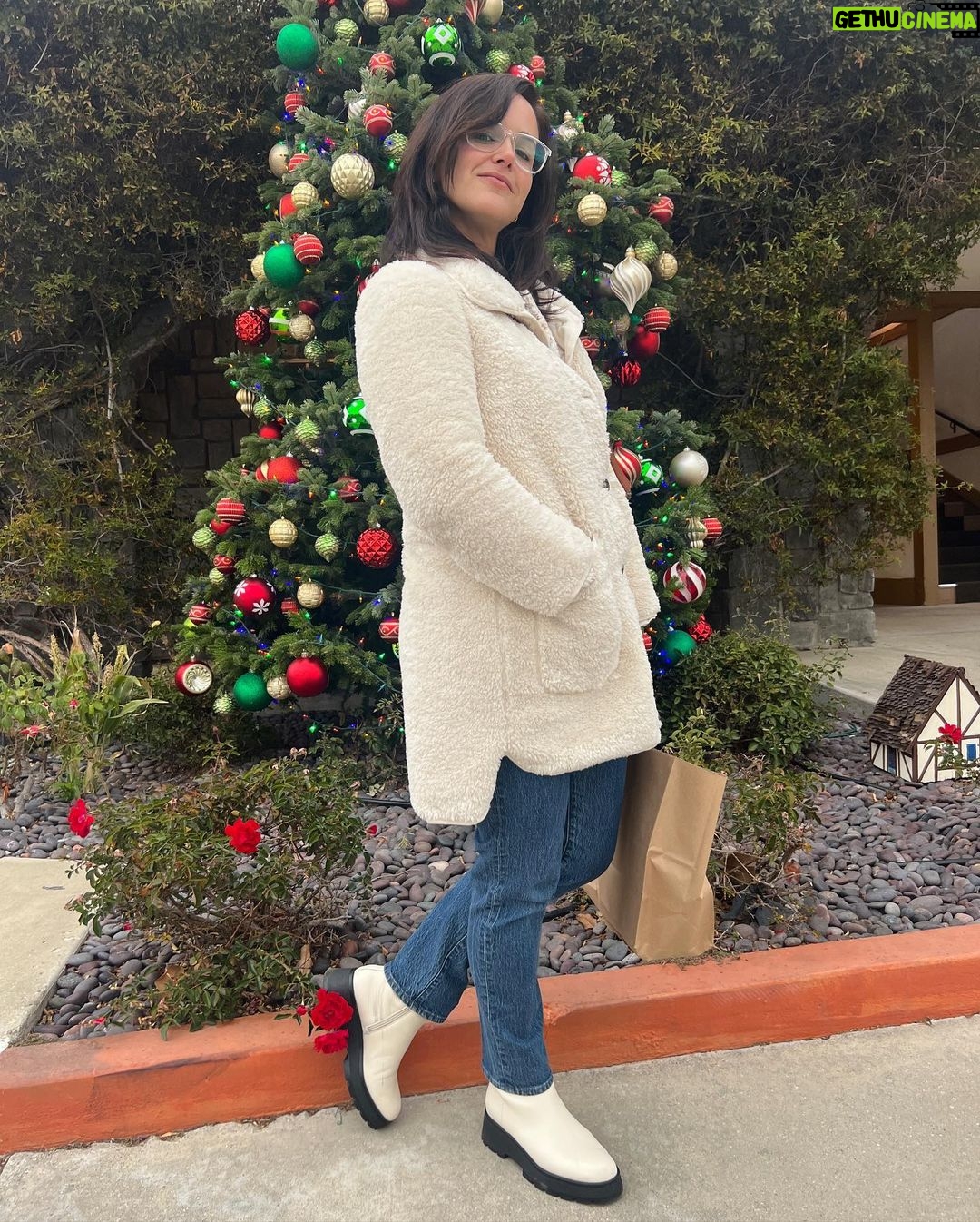 Melissa Fumero Instagram – Tis the season | Gethu Cinema