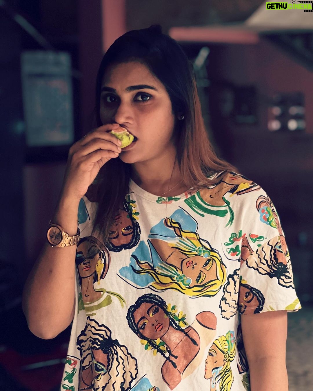 Actress Myna Nandhini HD Instagram Photos and Wallpapers April 2024 ...