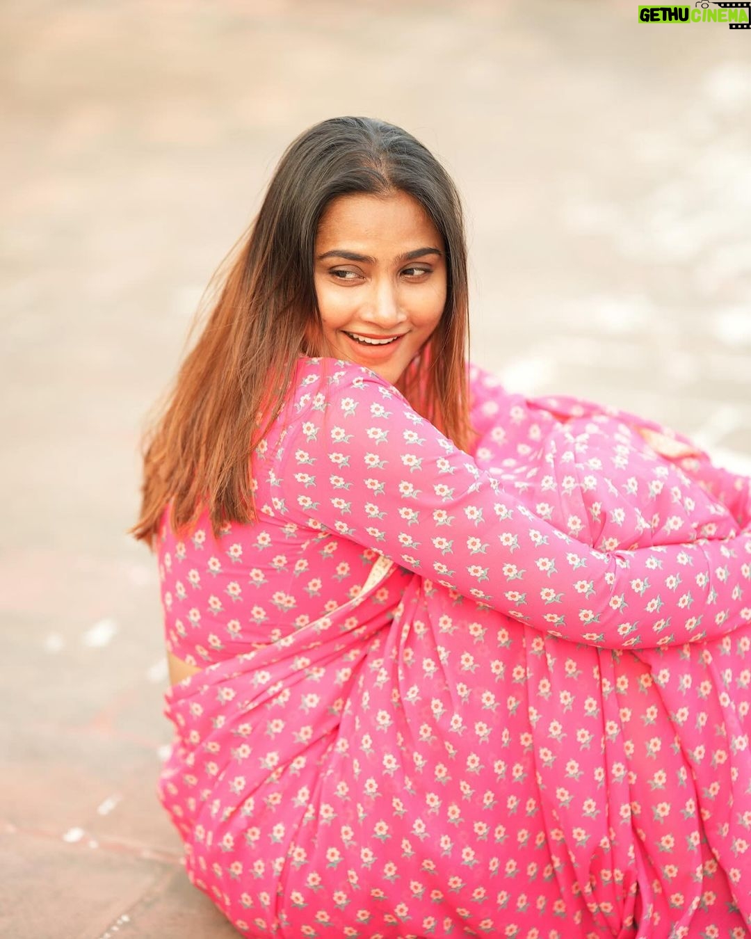 Actress Myna Nandhini HD Instagram Photos and Wallpapers April 2024 ...