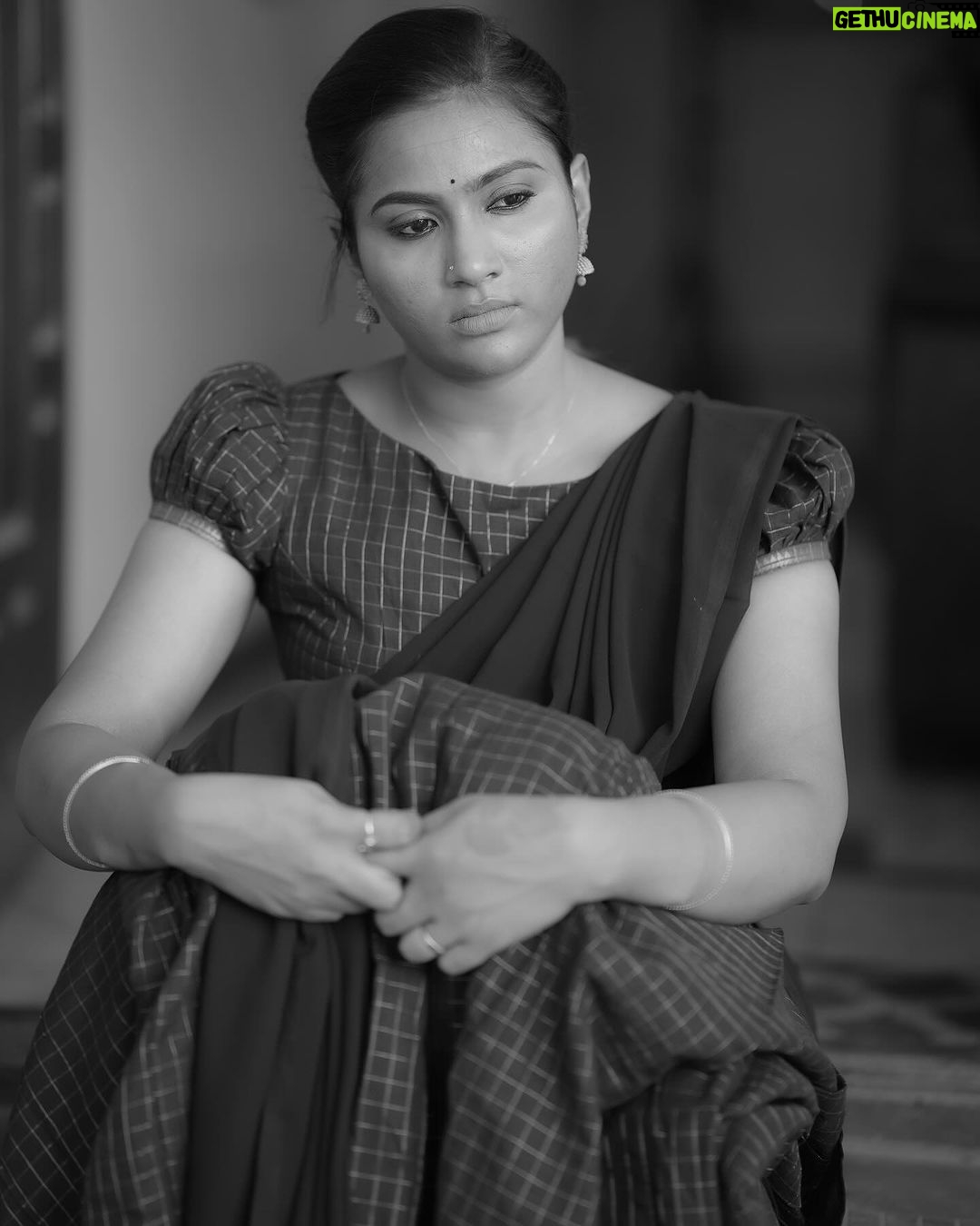 Actress Myna Nandhini HD Instagram Photos and Wallpapers April 2024 ...