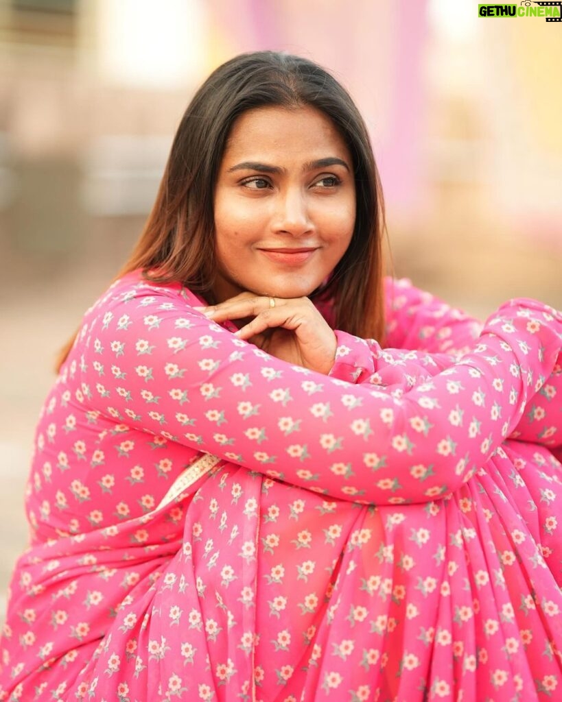 Actress Myna Nandhini HD Instagram Photos and Wallpapers April 2024 ...