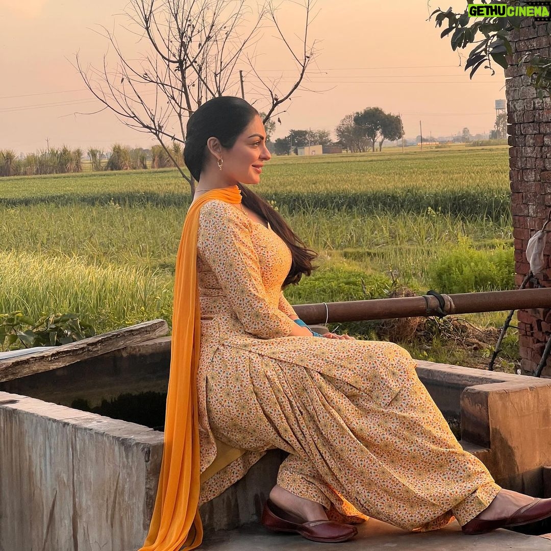 Neeru Bajwa Instagram – 💛 it’s almost impossible to watch the sunset ...