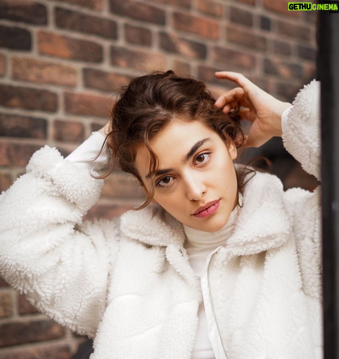 Reyhaneh Parsa Instagram – Beyaz mı? | Gethu Cinema