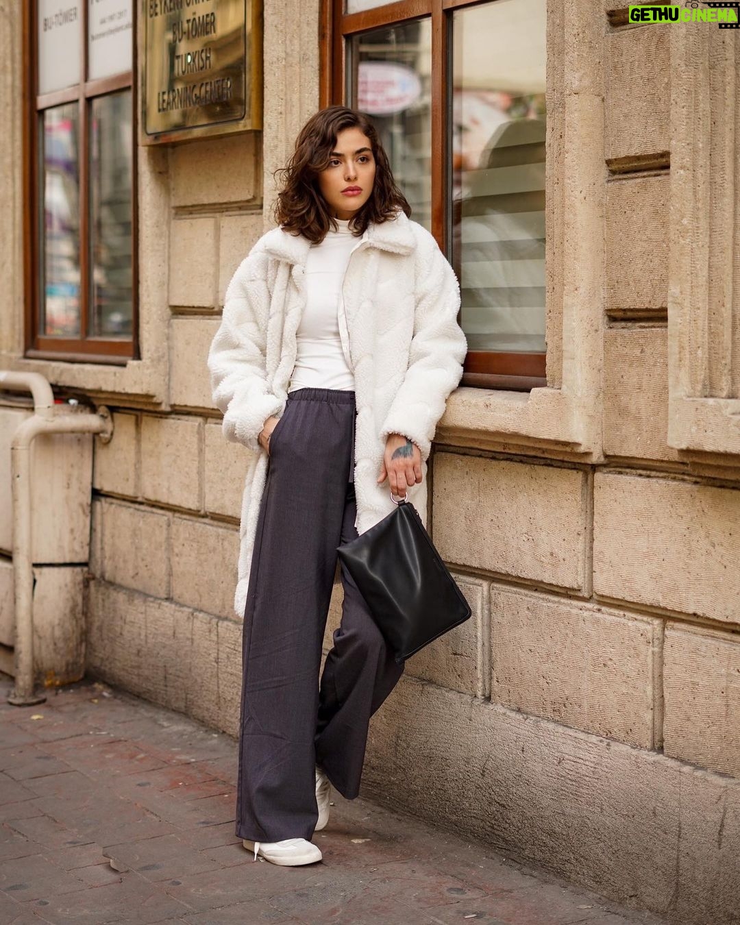 Reyhaneh Parsa Instagram – Beyaz mı? | Gethu Cinema