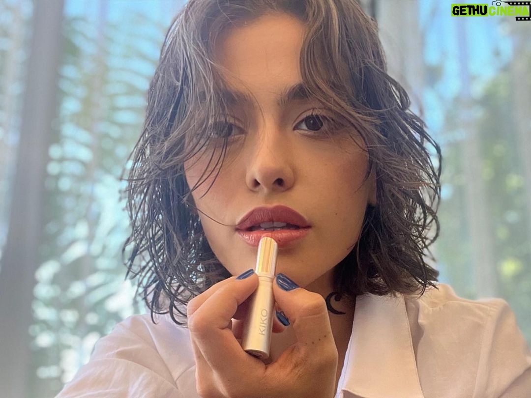 Reyhaneh Parsa Instagram – , تصویرم هر روز نزدیک تر میشه به خودم؛!😊💄🚉 ...