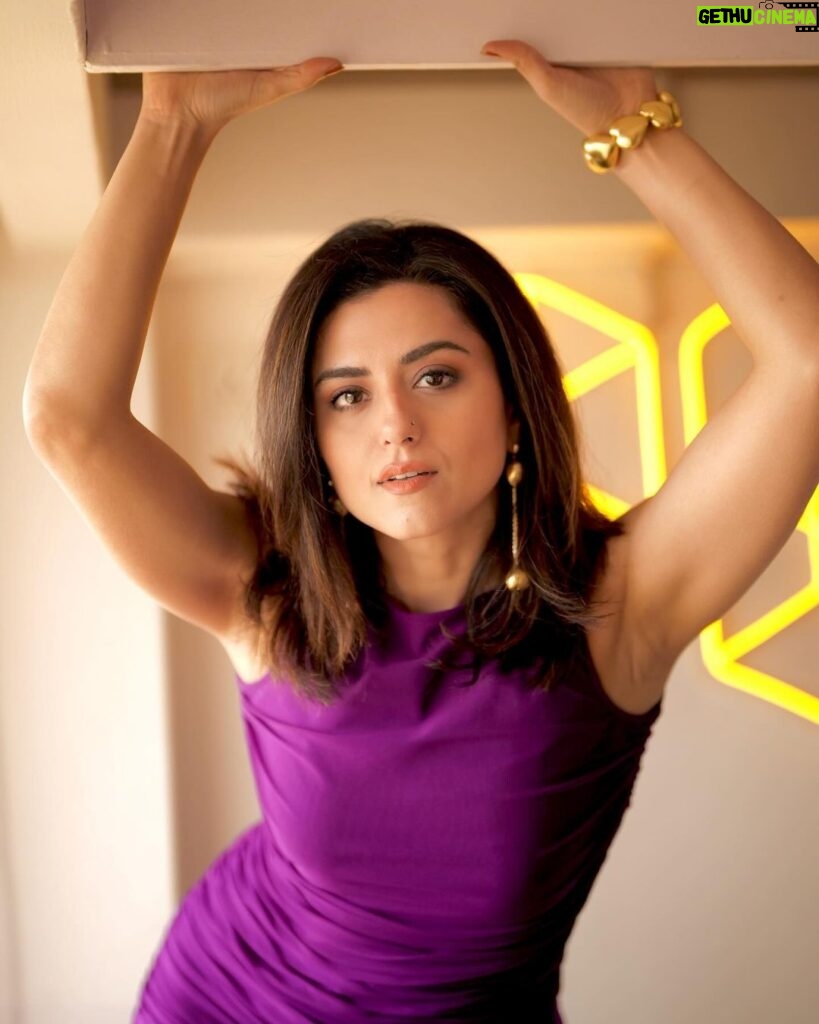 Actress Riddhi Dogra HD Instagram Photos and Wallpapers December 2023 | Gethu Cinema