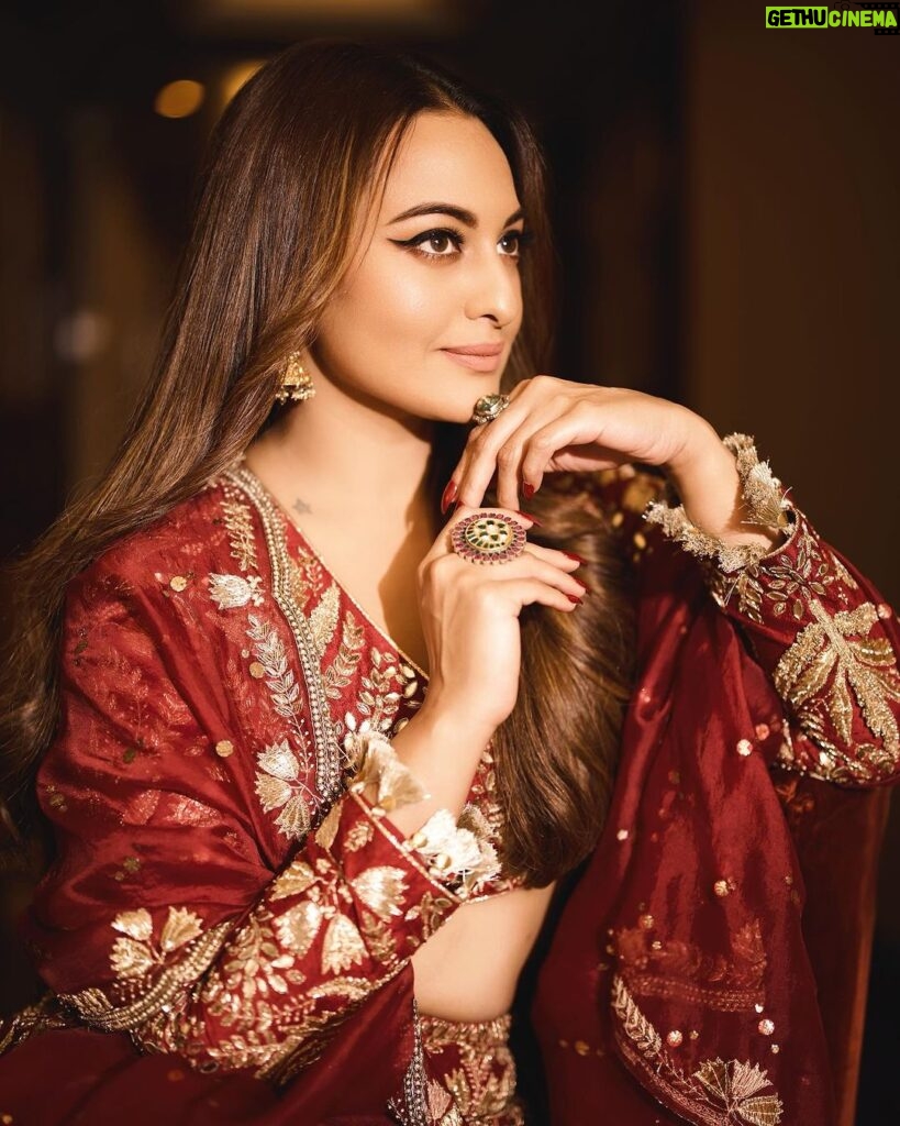 Actress Sonakshi Sinha HD Instagram Photos and Wallpapers April 2024 ...
