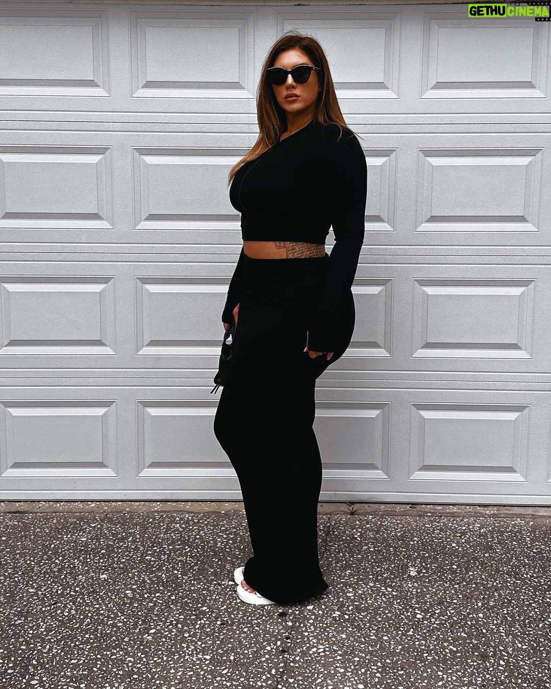 Sophie Hall Instagram – I’m a cool Mom 😎@fashionnovacurve | Gethu Cinema