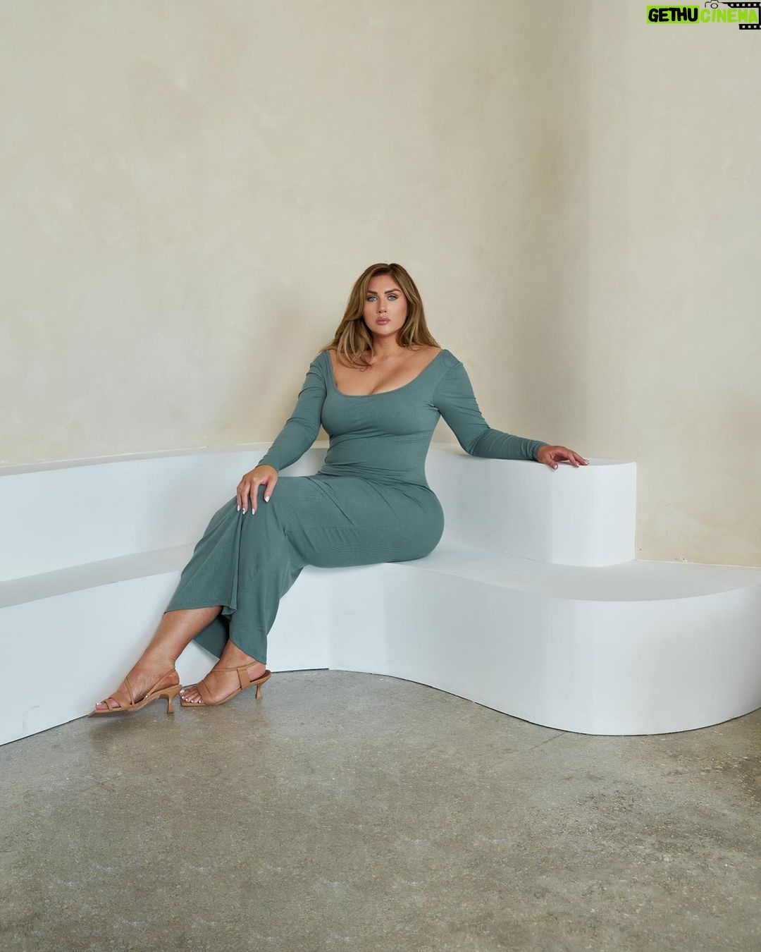 Sophie Hall Instagram – 🦋 @fashionnovacurve Ava Shapewear Maxi Dress ...