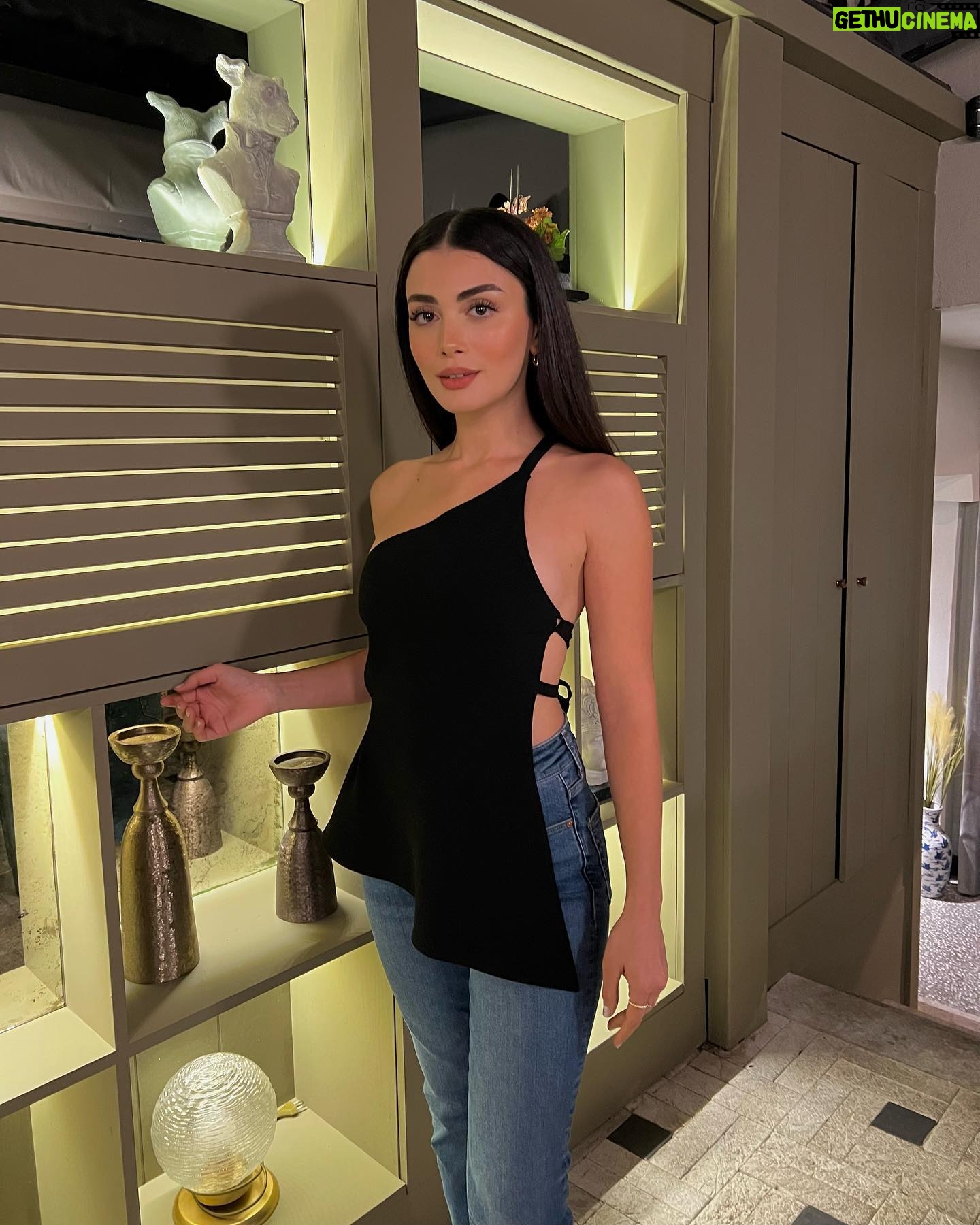 Actress Özge Yağız HD Instagram Photos and Wallpapers November 2022 ...