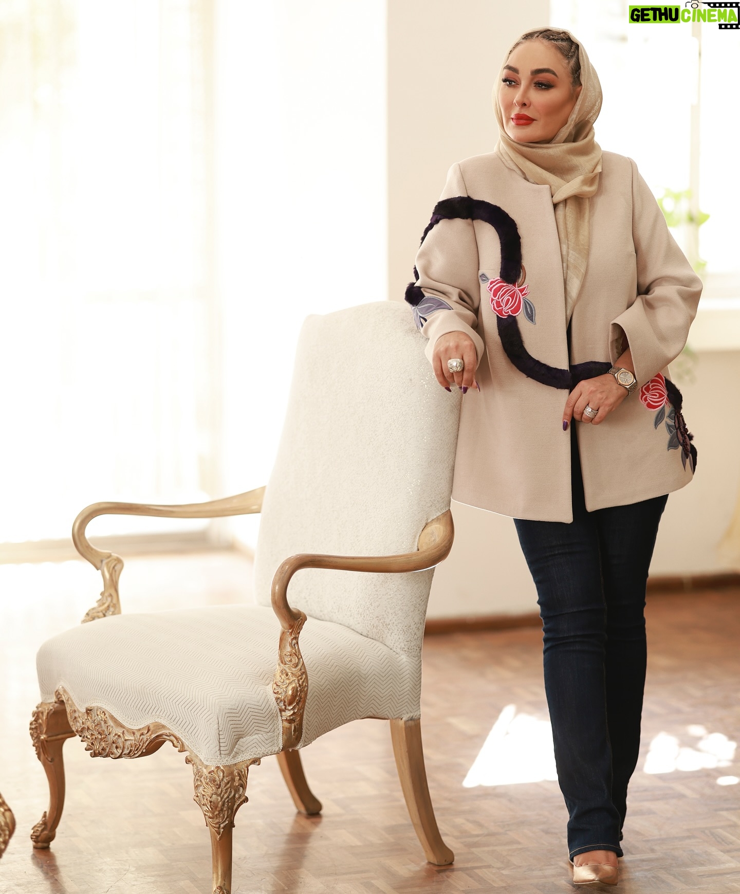 Elham Hamidi Instagram – . براى شاد بودن کافیست . کمتر فکر کنید،بیشتر ...