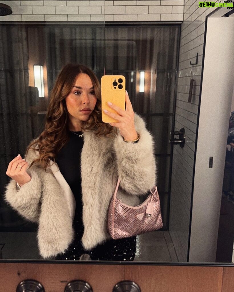 Actress Stéphanie Durant HD Instagram Photos and Wallpapers December ...