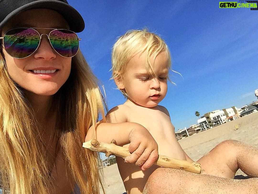 A.J. Cook Instagram – SoCal winters. ️ #sundayfunday | Gethu Cinema