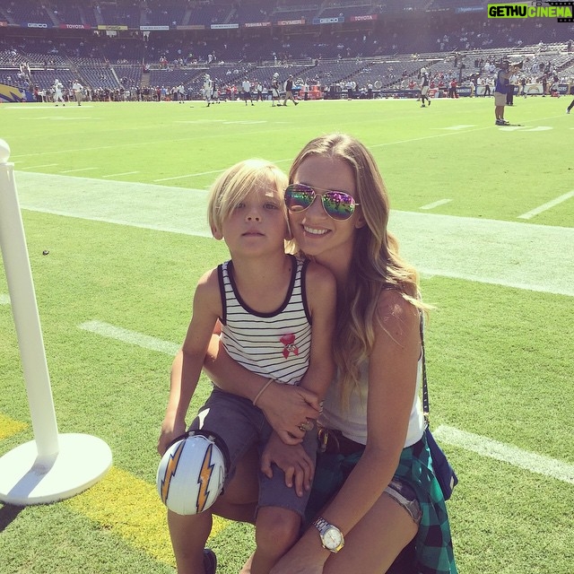 A.J. Cook Instagram – JETS VS CHARGERS!! #sundayfootball | Gethu Cinema