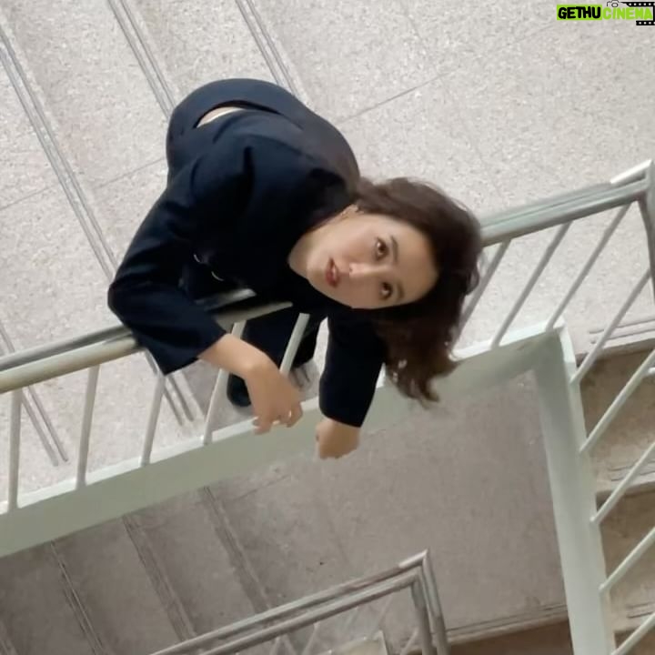 Amanda Chou Instagram – / 不斷切換角色 調整頻道的四月 總算是順利過完了 一下飛韓國 一下去嘉義 一下演老師 一下演 ...