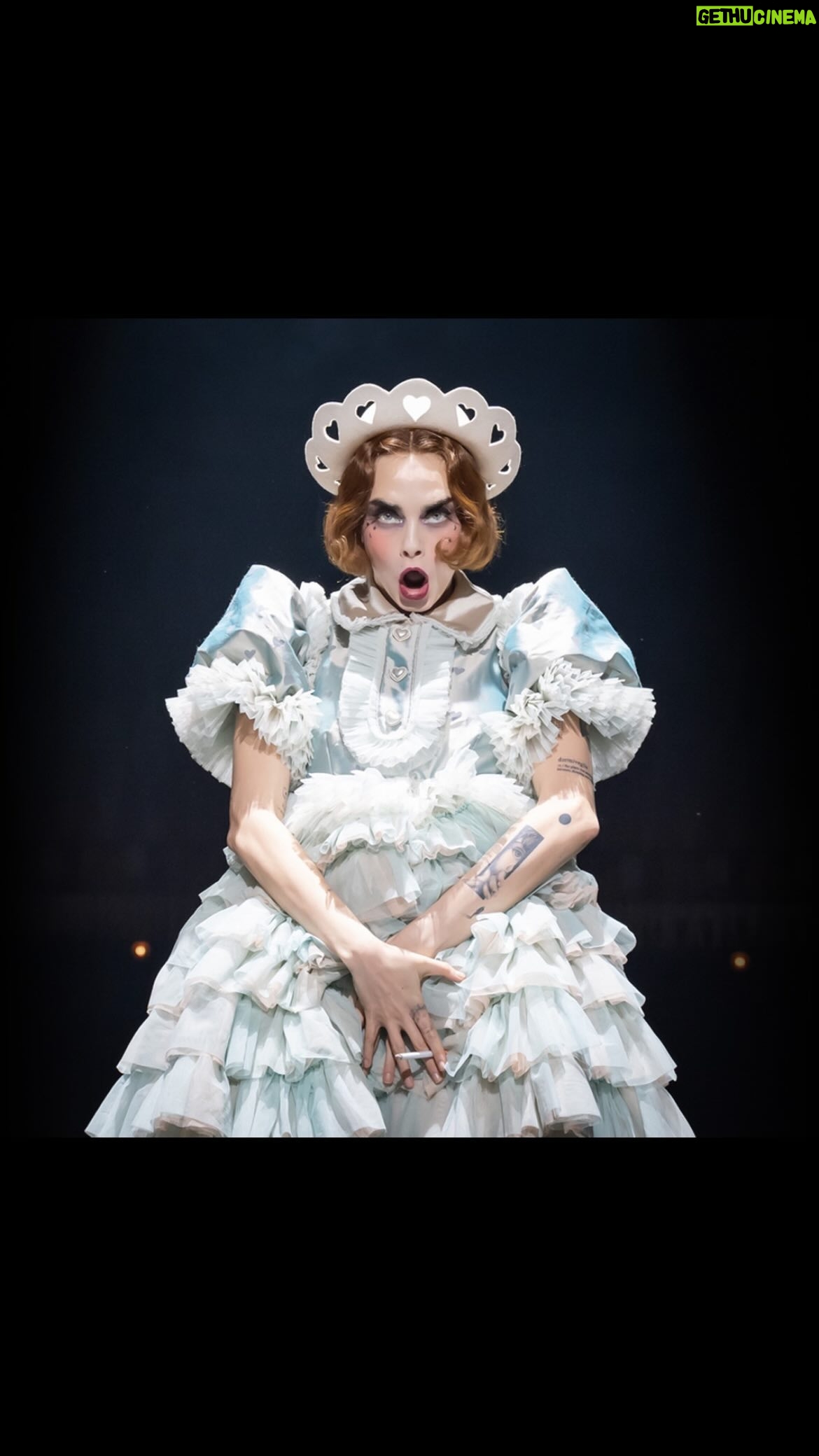 Cara Delevingne Instagram – An exclusive first look at @caradelevingne ...