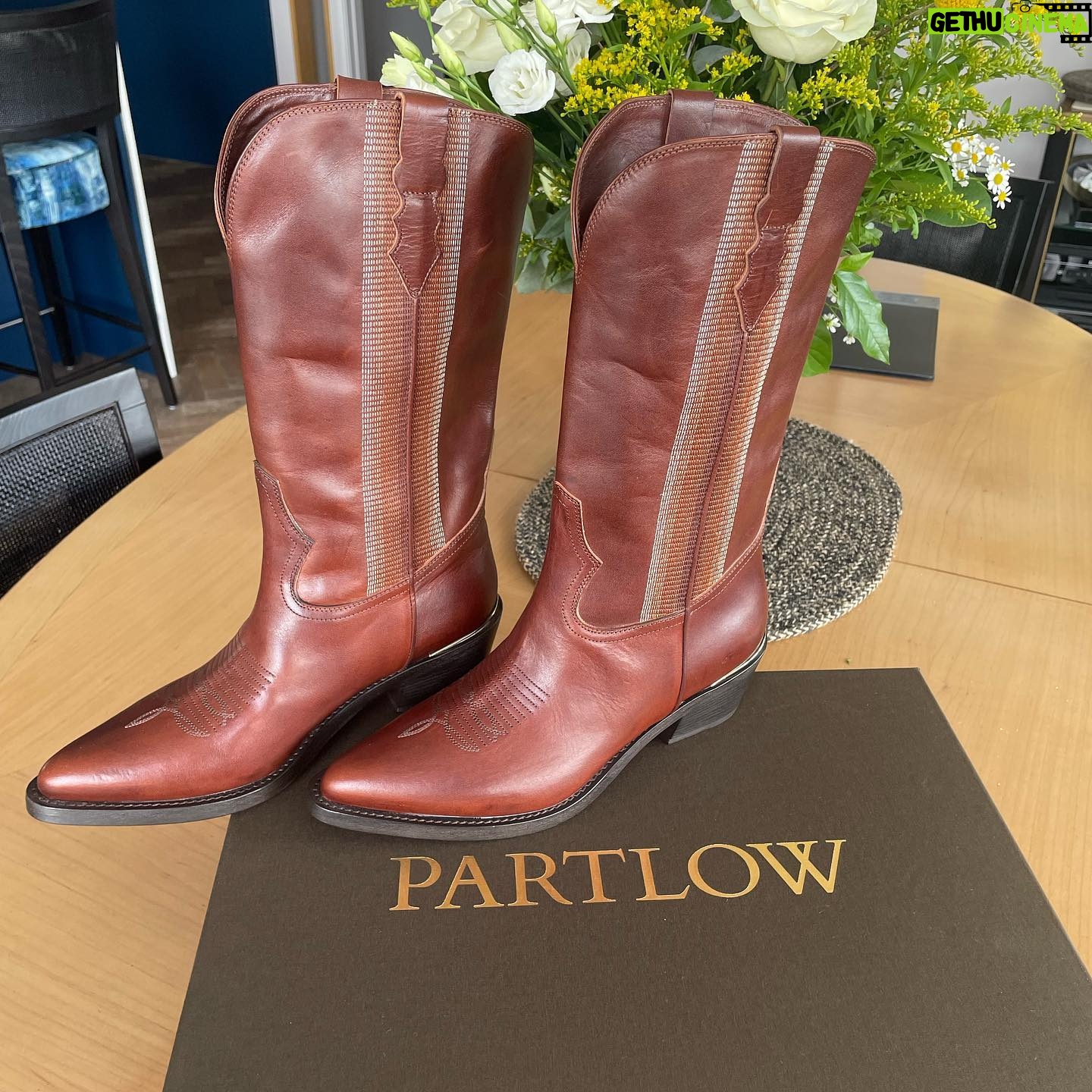 Christina Hendricks Instagram – This is sooooo exciting. @lawrensample ...