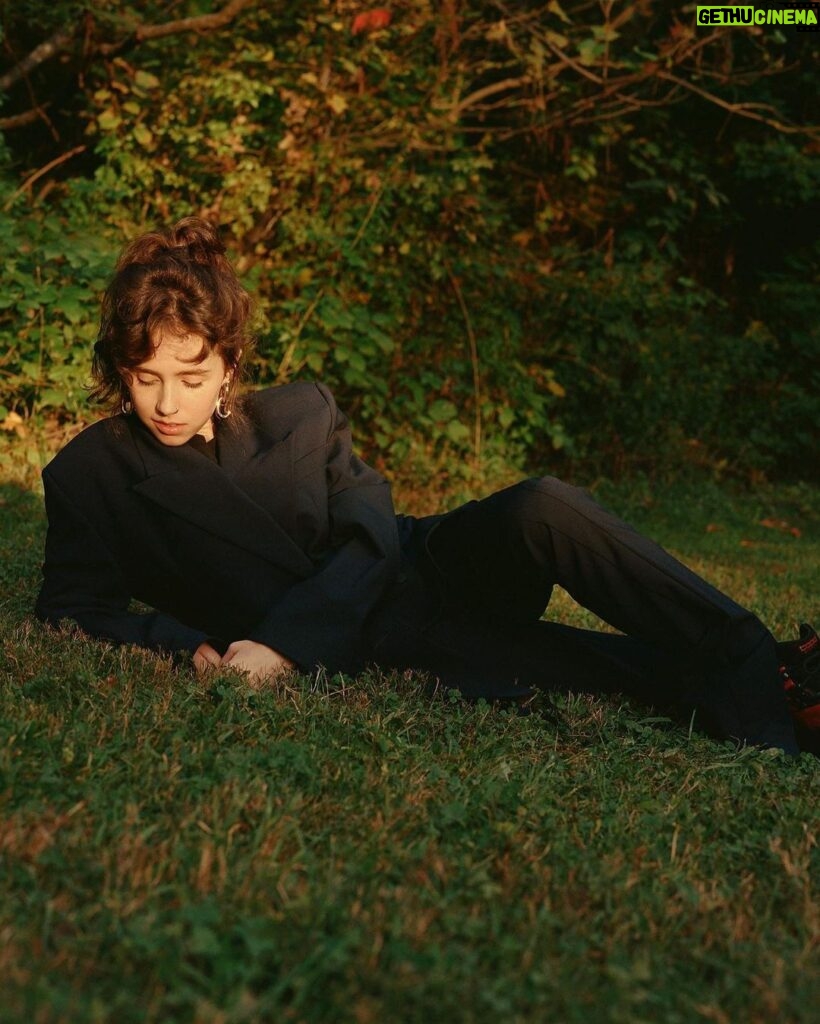 Actress Clairo HD Instagram Photos and Wallpapers September 2022 ...