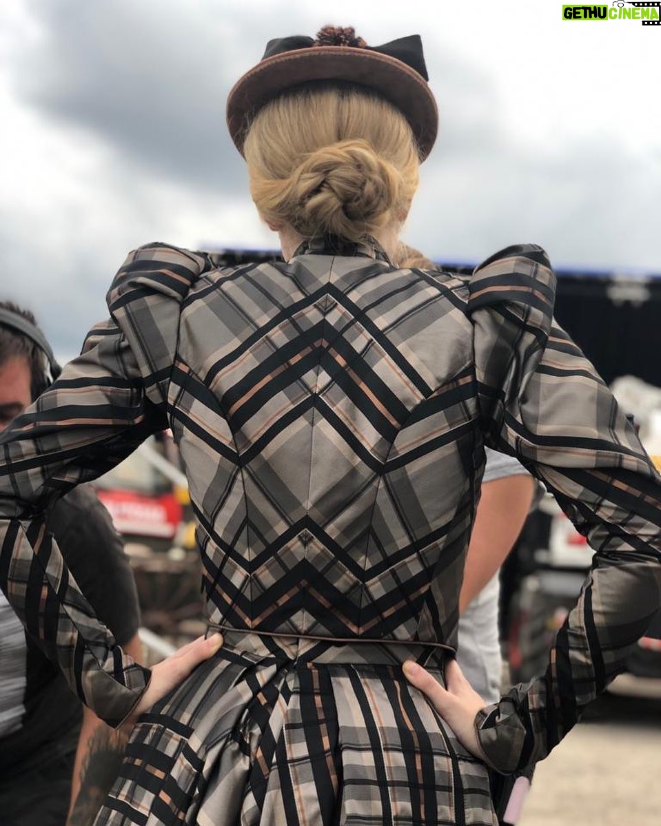 Dakota Fanning Instagram – Miss Howard surveying the scene, aka my life ...