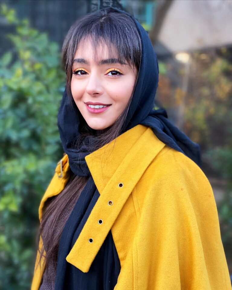 10 Iconic Instagram Photos of Hasti Mahdavifar