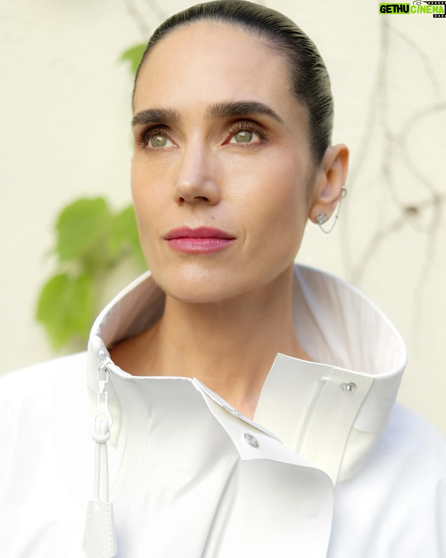 Jennifer Connelly Instagram – #DarkMatter premiere glam | Gethu Cinema