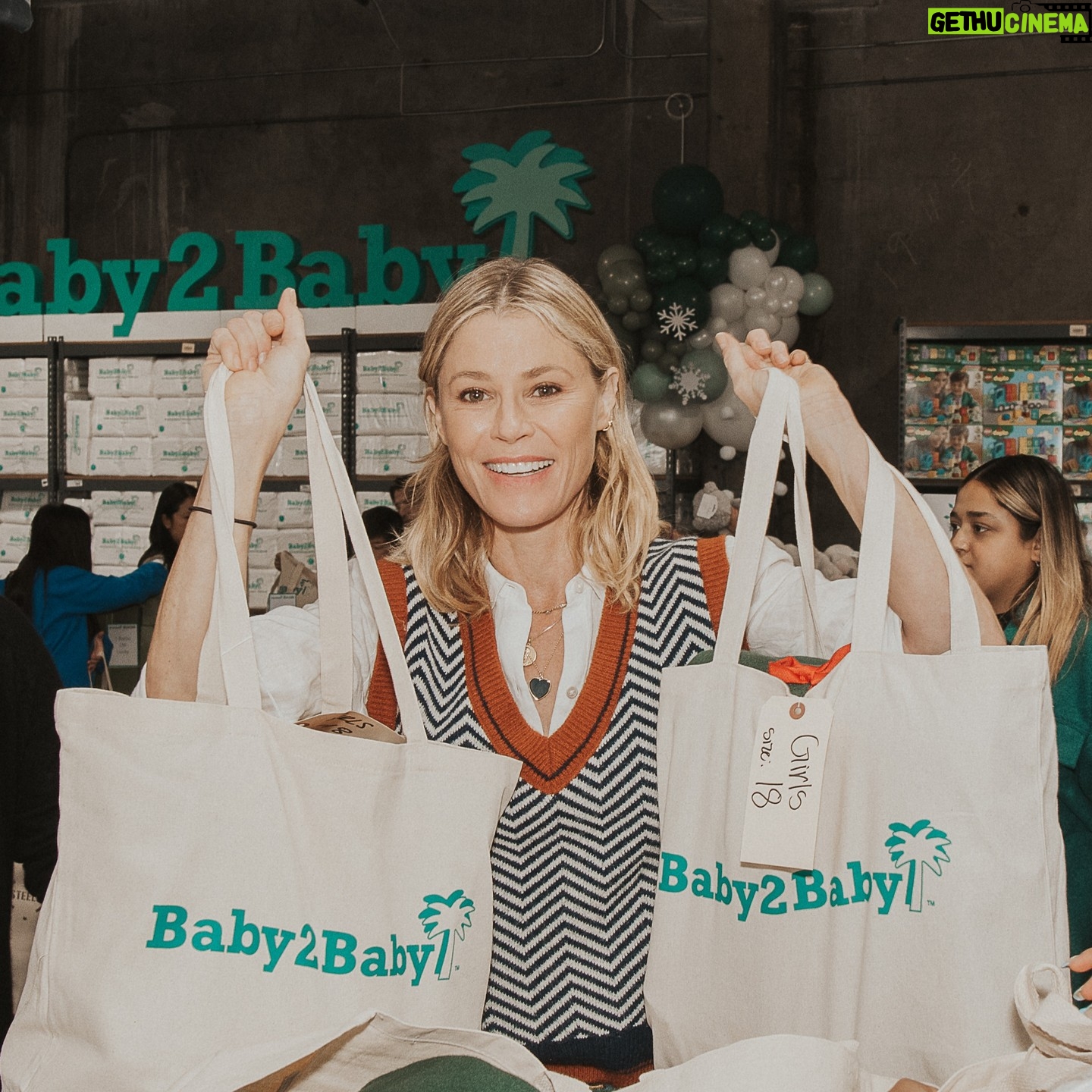 Julie Bowen Instagram – Such an incredible day volunteering at ...